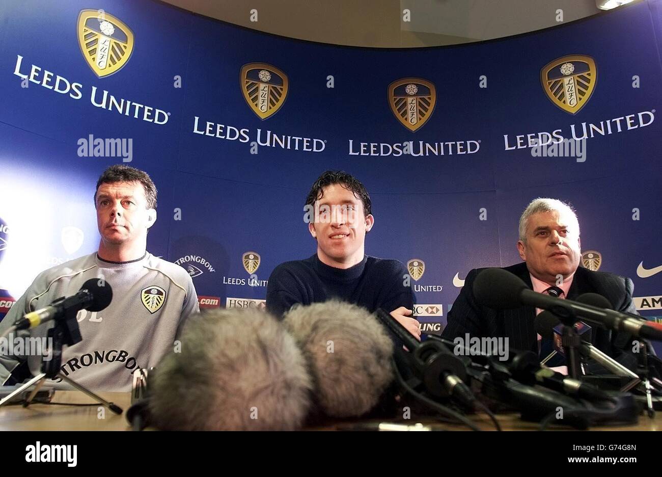 New Leeds United signing Robbie Fowler (centre) with manager David O ...