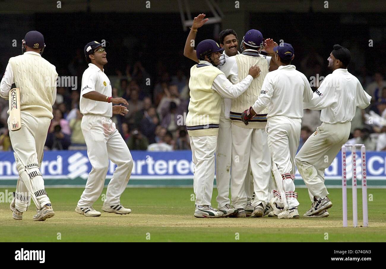 Indian bowler anil kumble centre celebrates his 300th test wicket hi ...