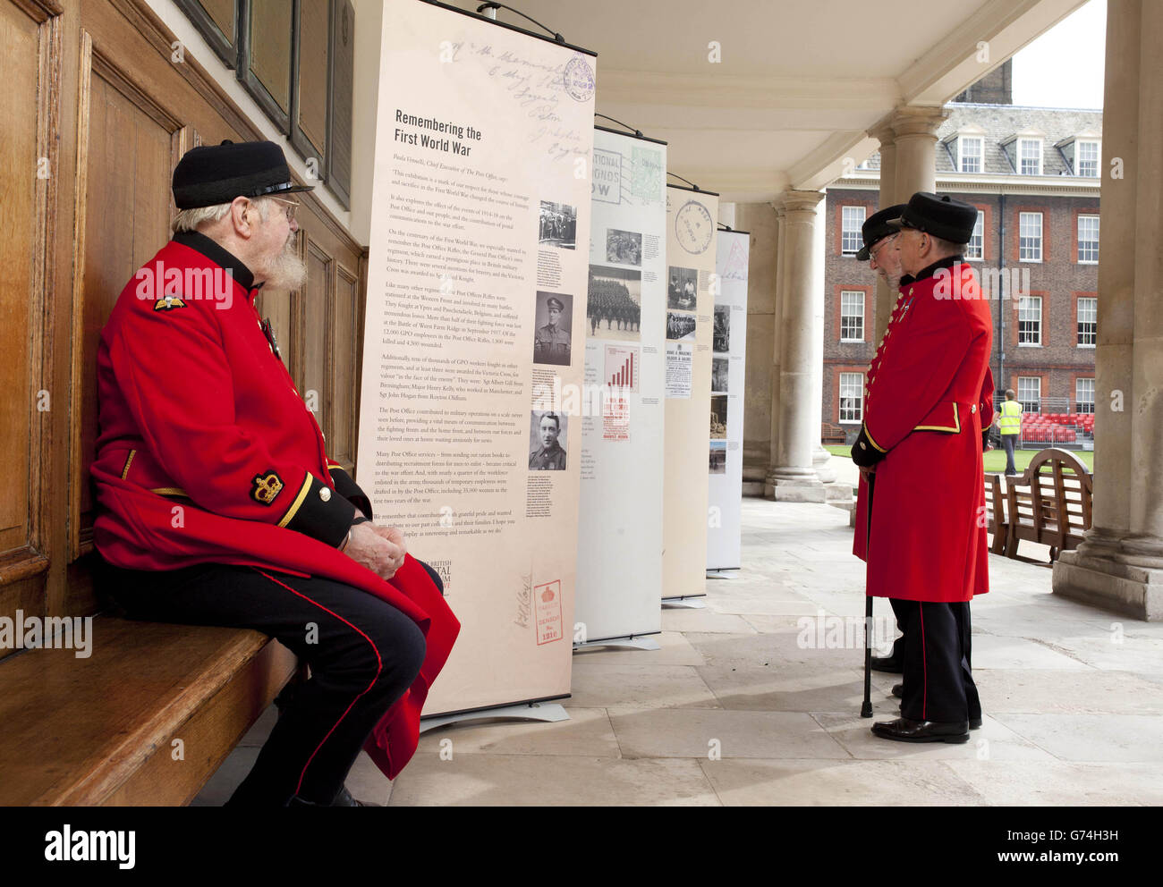 Editorial use only left to right chelsea pensioners hi-res stock ...