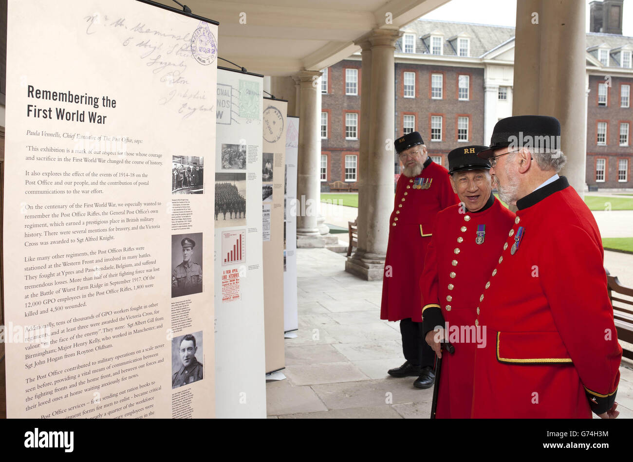 (Left to right) Chelsea Pensioners, Ronald Buzzard, Lawrence Jablonski ...