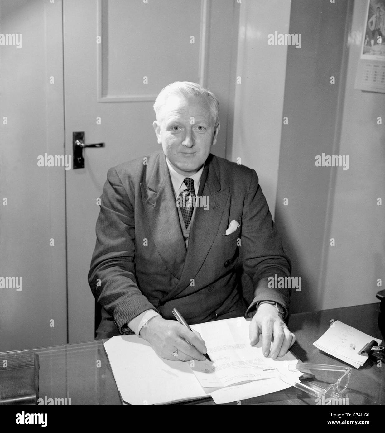 Media head shoulders b w black white charles elliott jervis hi-res ...