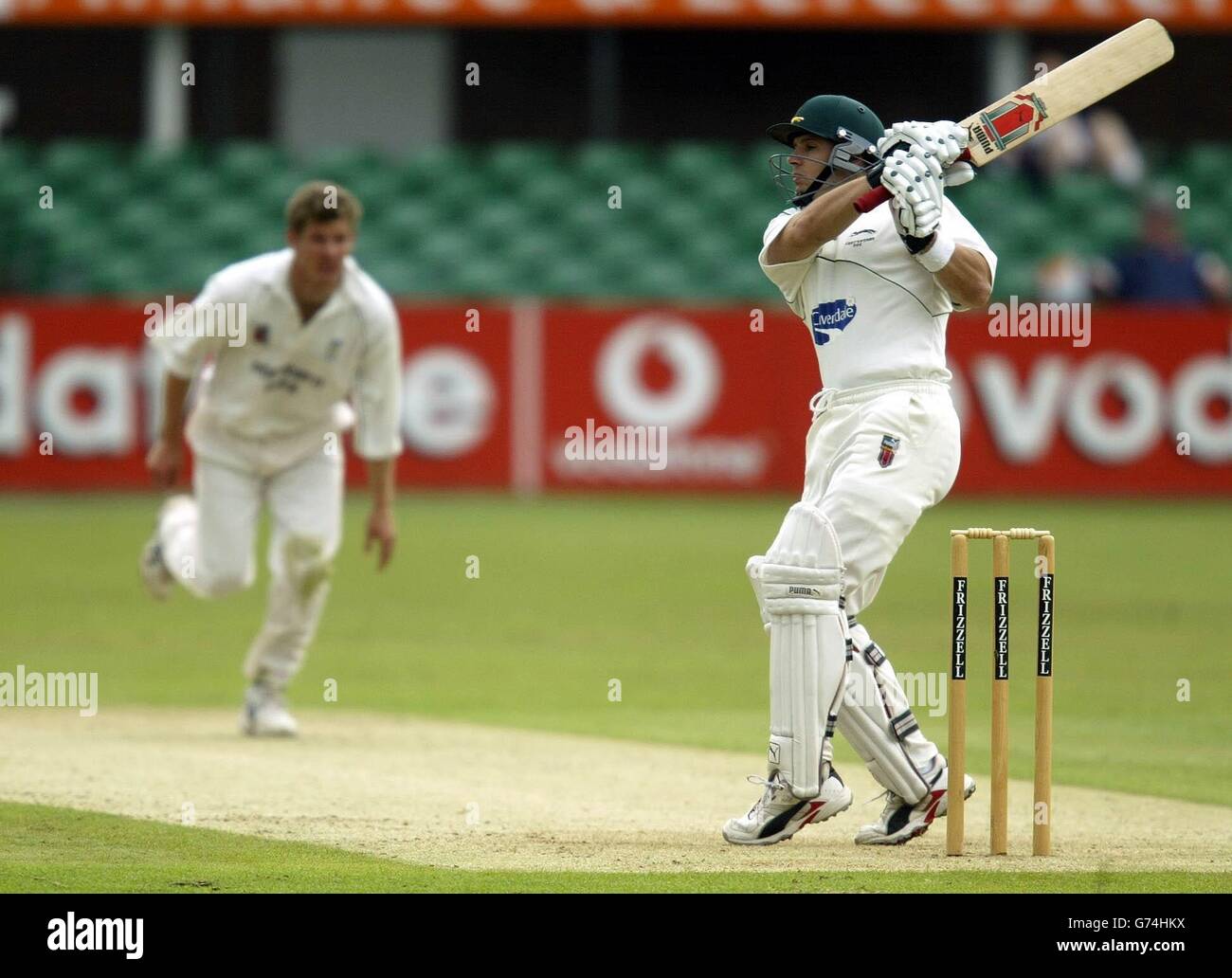 Leicestershire's Bradley Hodge hooks a delivery from Durham's Andy ...