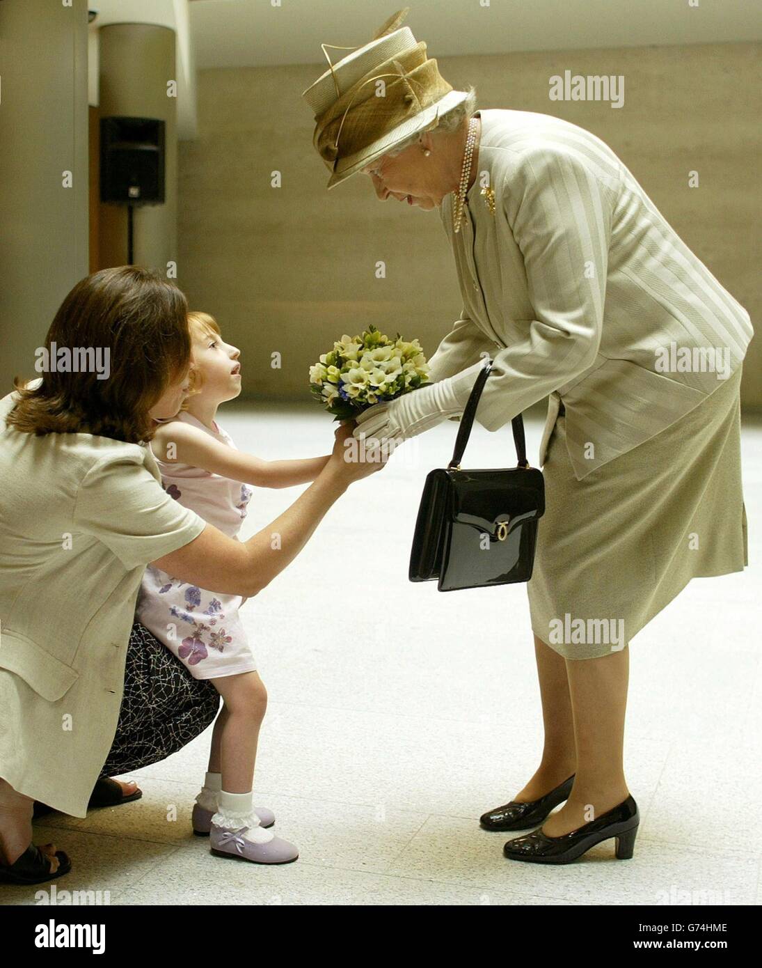 Britains queen elizabeth ii and the duke of edinburgh r hi-res stock ...