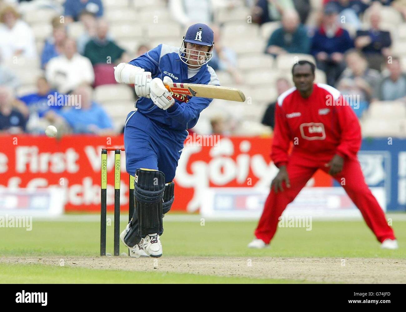 Nick knight warwickshire cricket hi-res stock photography and images ...