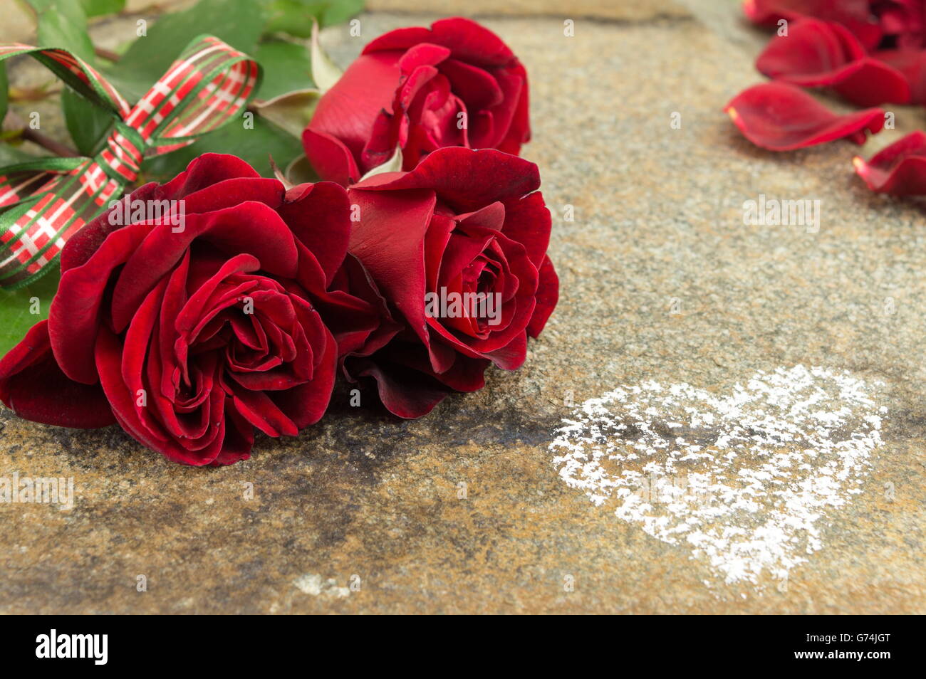 Bouquet of white red roses hi-res stock photography and images - Alamy