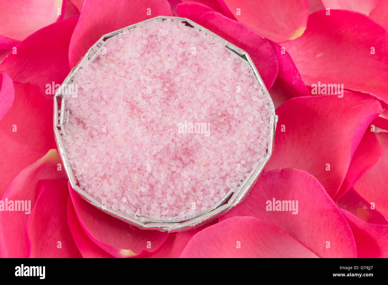 Pink rose on rose petals and bath salt in a bowl Stock Photo - Alamy