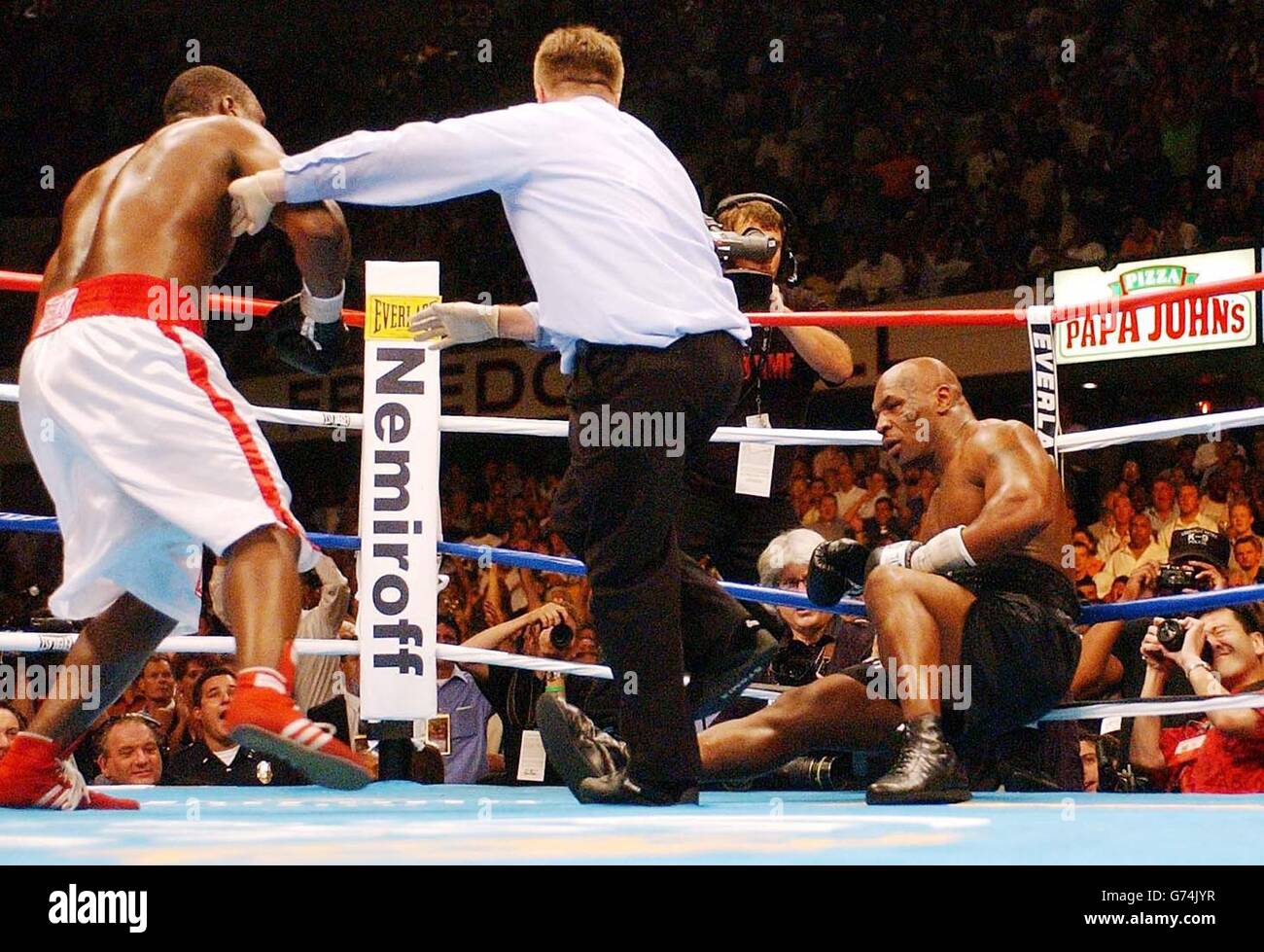 Tyson mike knockout hi-res stock photography and images - Alamy
