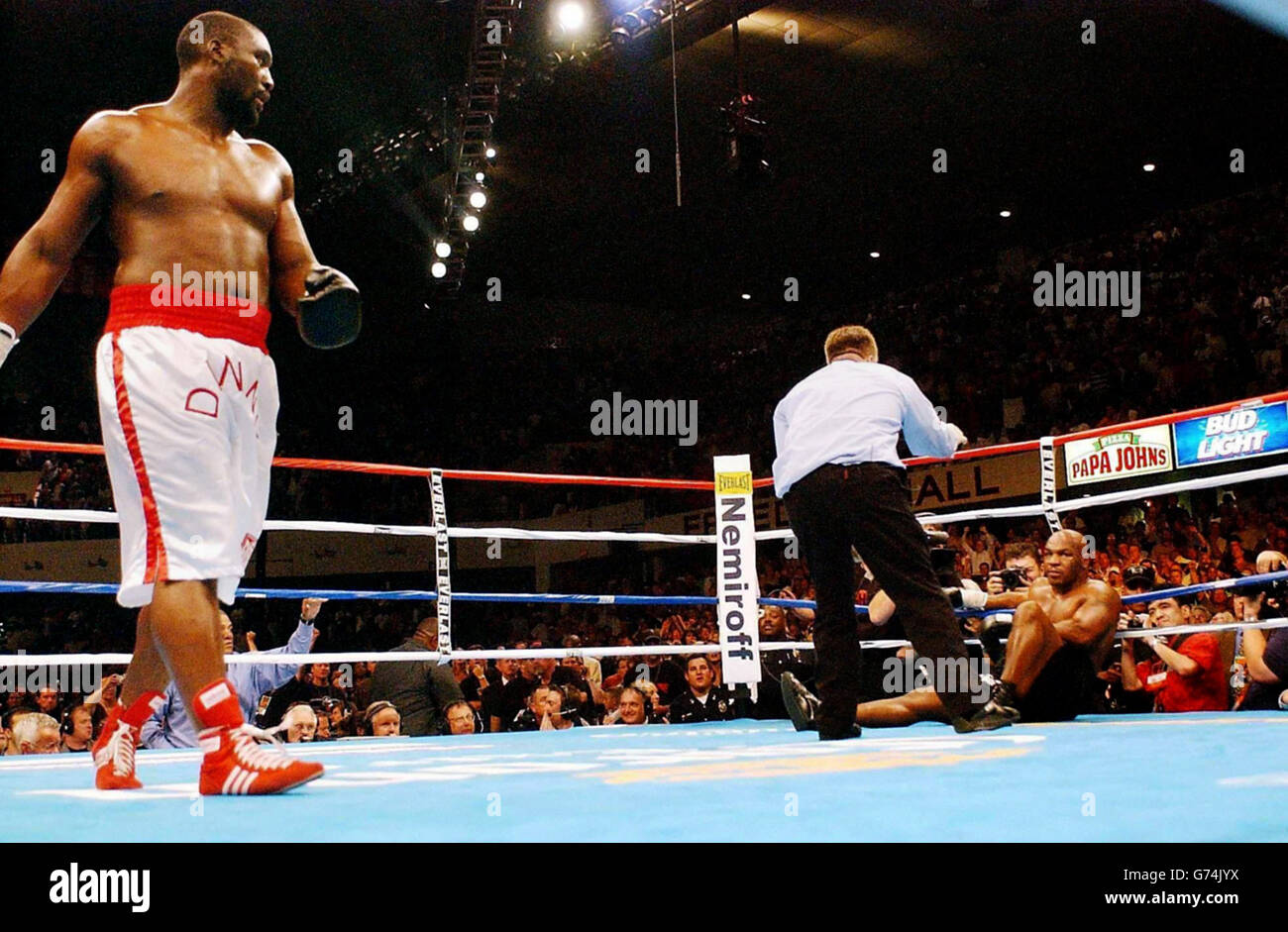 Mike tyson fight hi-res stock photography and images - Alamy