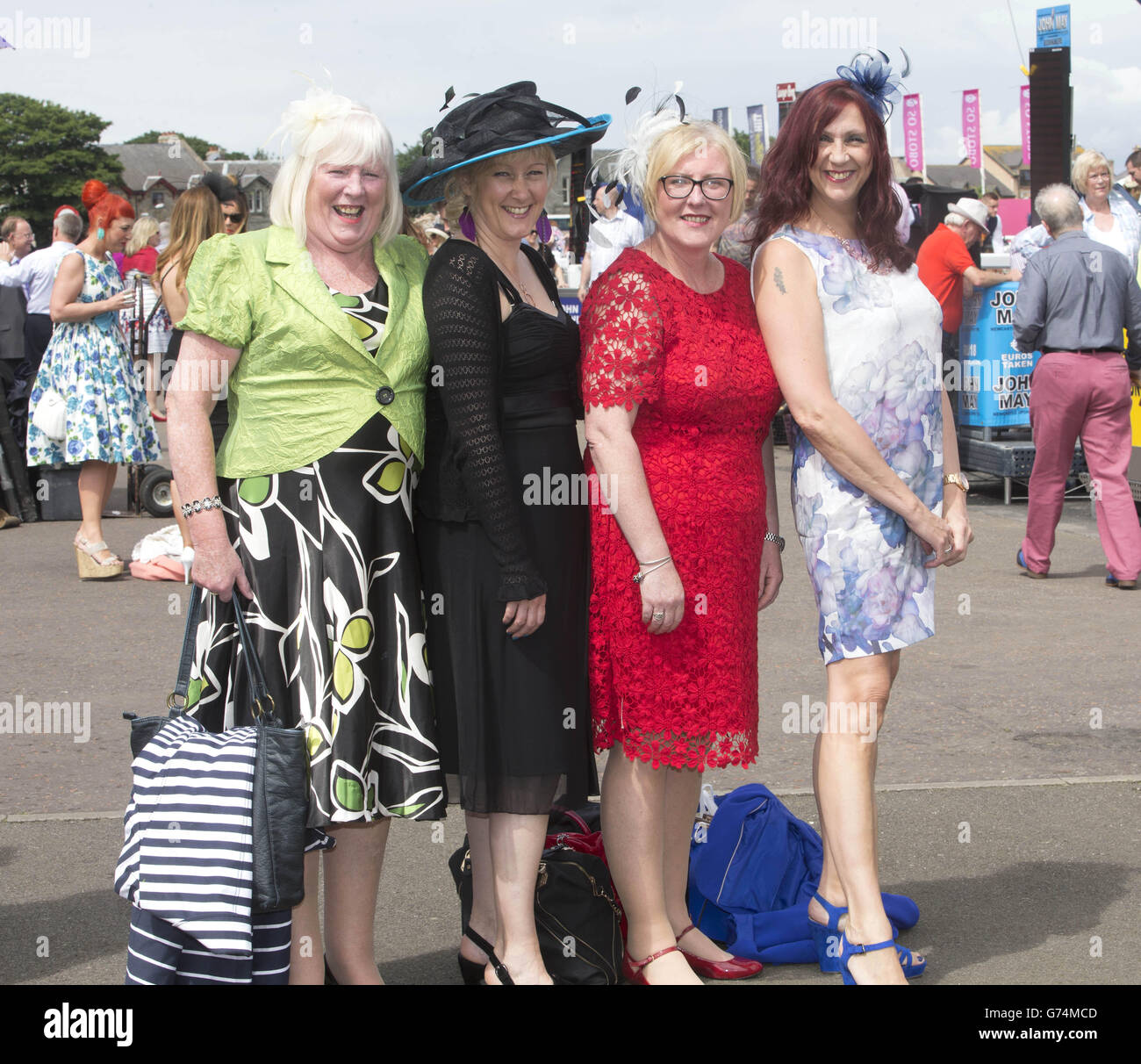 Racegoers stobo castle ladies day musselburgh racecourse hi-res stock ...
