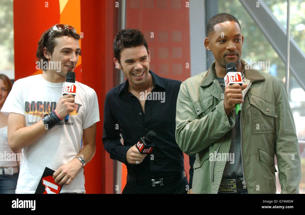 Left to right: MTV presenters Alex Zane and Dave Berry with US actor ...