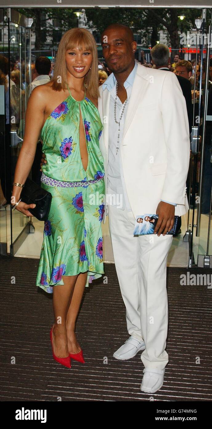 Singer javine hi-res stock photography and images - Alamy