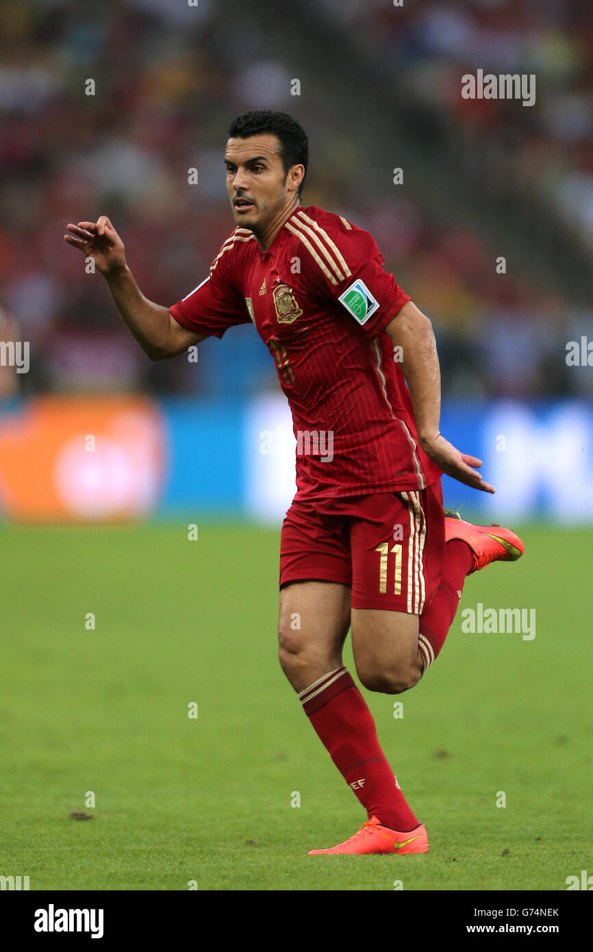 Soccer - FIFA World Cup 2014 - Group B - Spain v Chile - Maracana ...