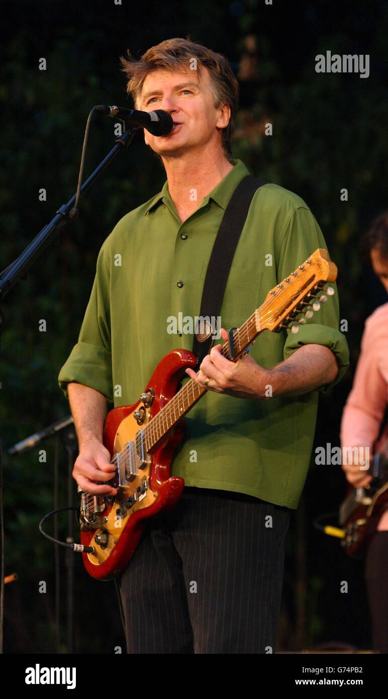Neil finn singer hi-res stock photography and images - Alamy