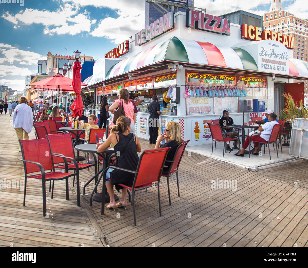 Kiosk fries stand hi-res stock photography and images - Alamy