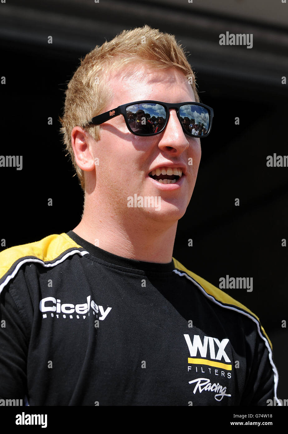 Motor Racing - Dunlop MSA British Touring Car Championship - Oulton ...