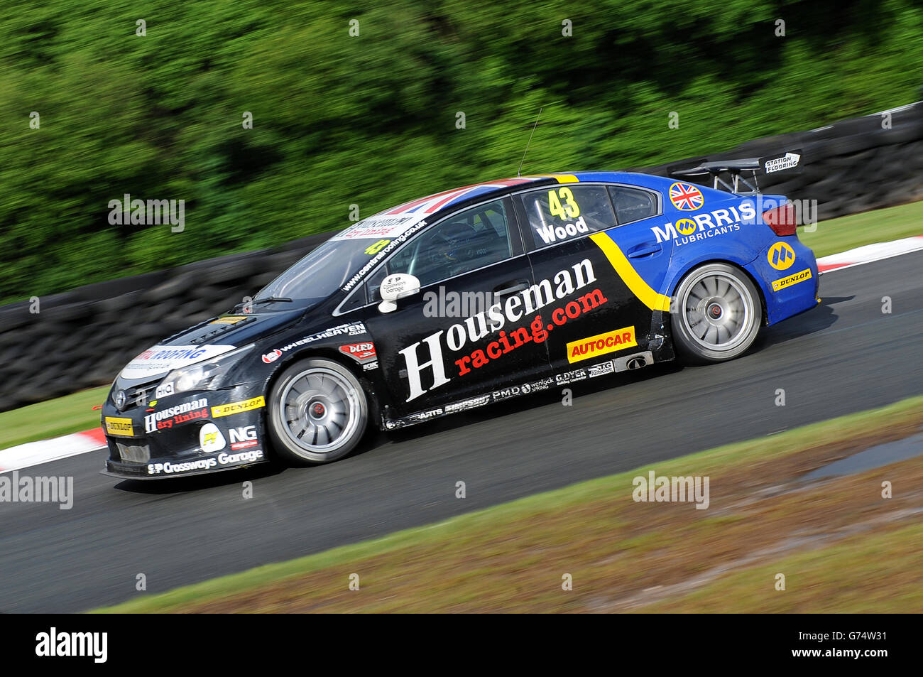 Motor Racing - Dunlop MSA British Touring Car Championship - Oulton ...