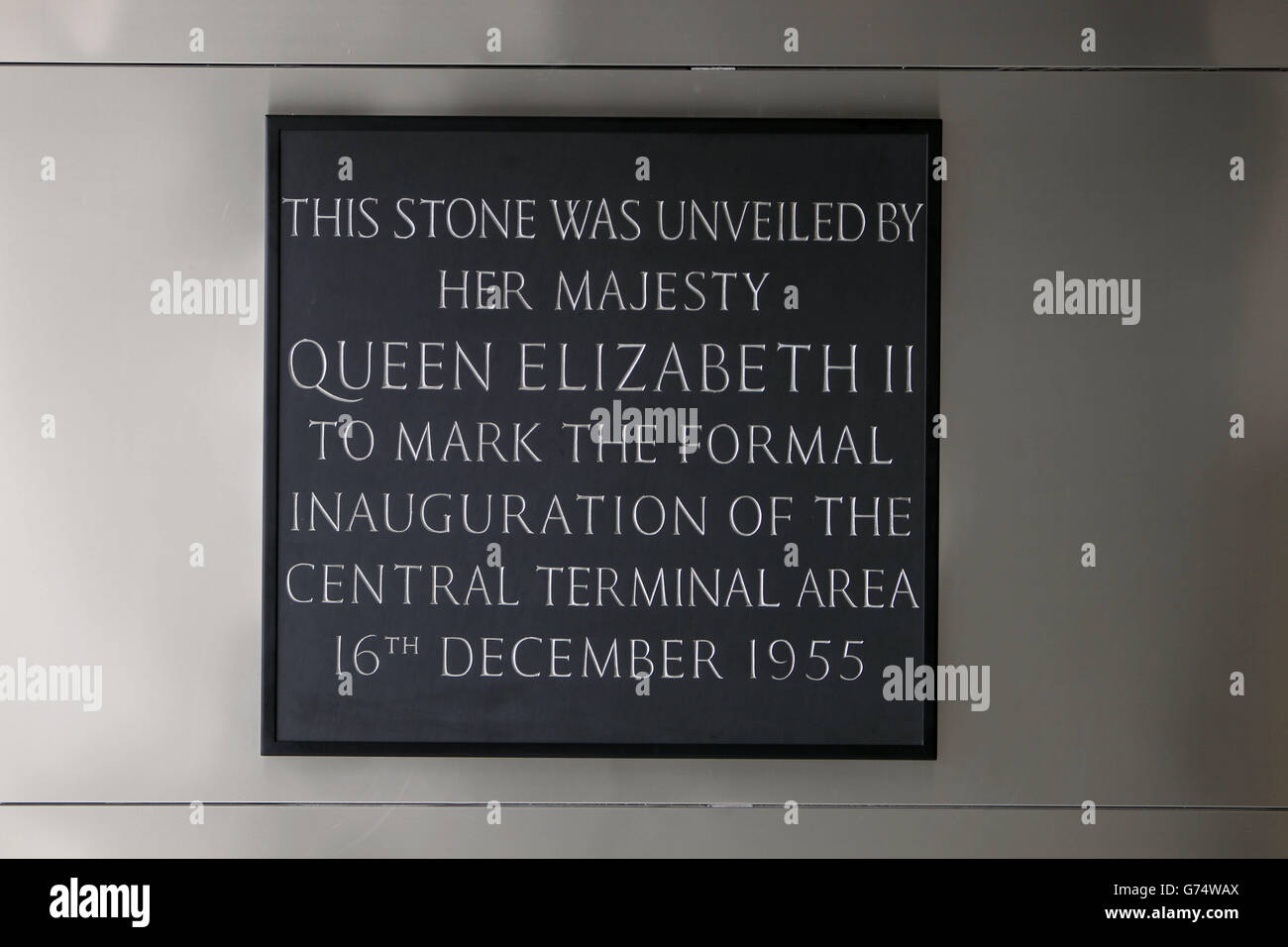Queen Elizabeth II opens new Heathrow Terminal 2 Stock Photo - Alamy
