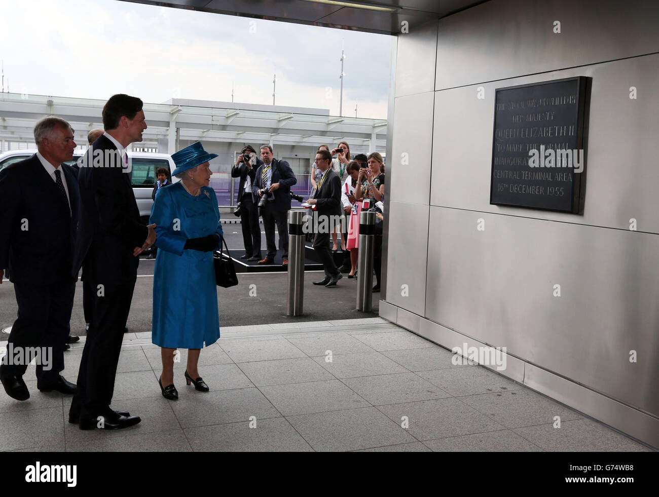 Queen Elizabeth II opens new Heathrow Terminal 2 Stock Photo - Alamy