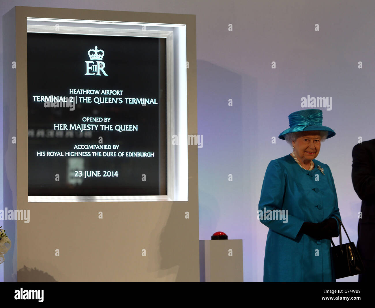Queen Elizabeth II officially opens the new Terminal 2 The Queen's ...