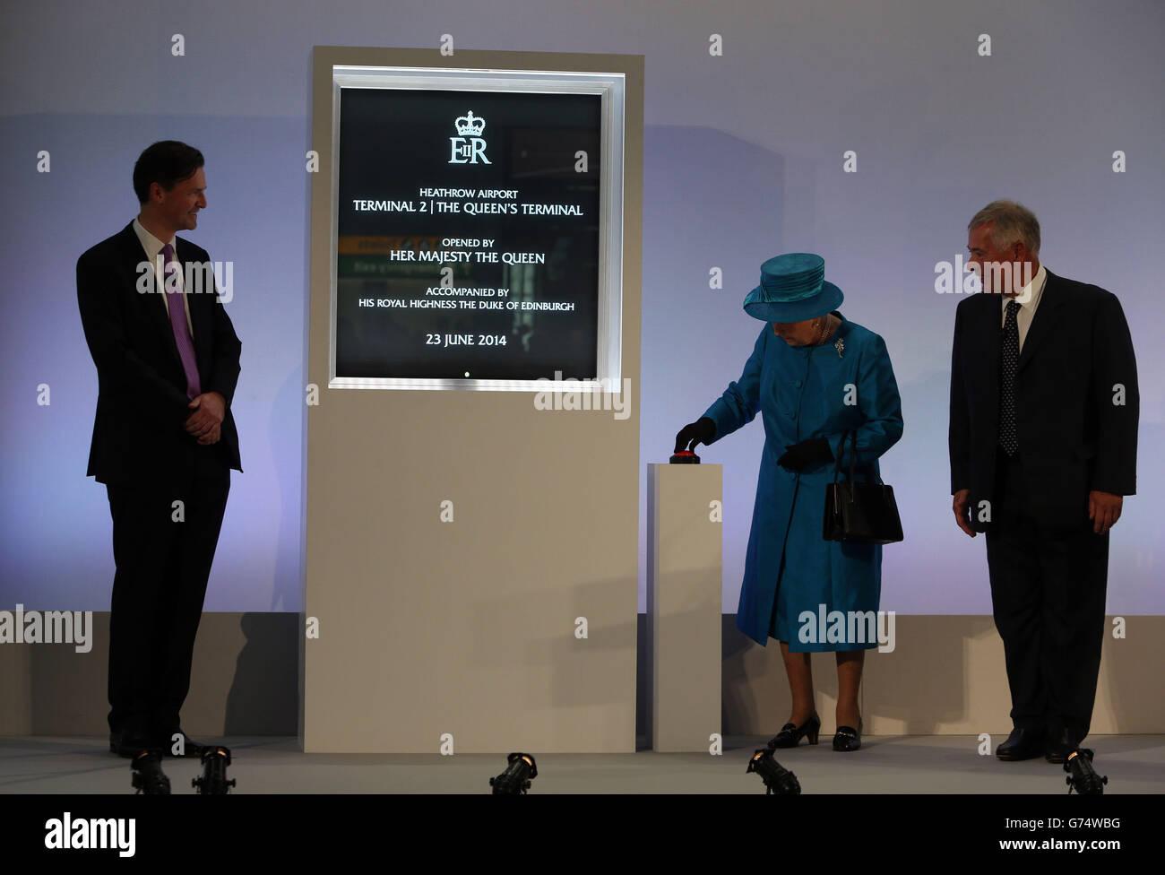 Queen Elizabeth II officially opens the new Terminal 2 The Queen's ...
