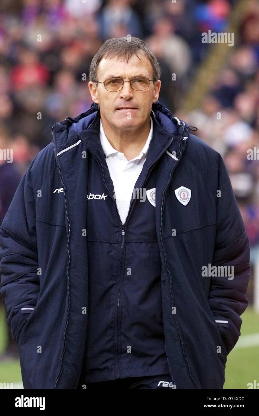 Crewe Alexandra's manager Dario Gradi during the Nationwide Division ...