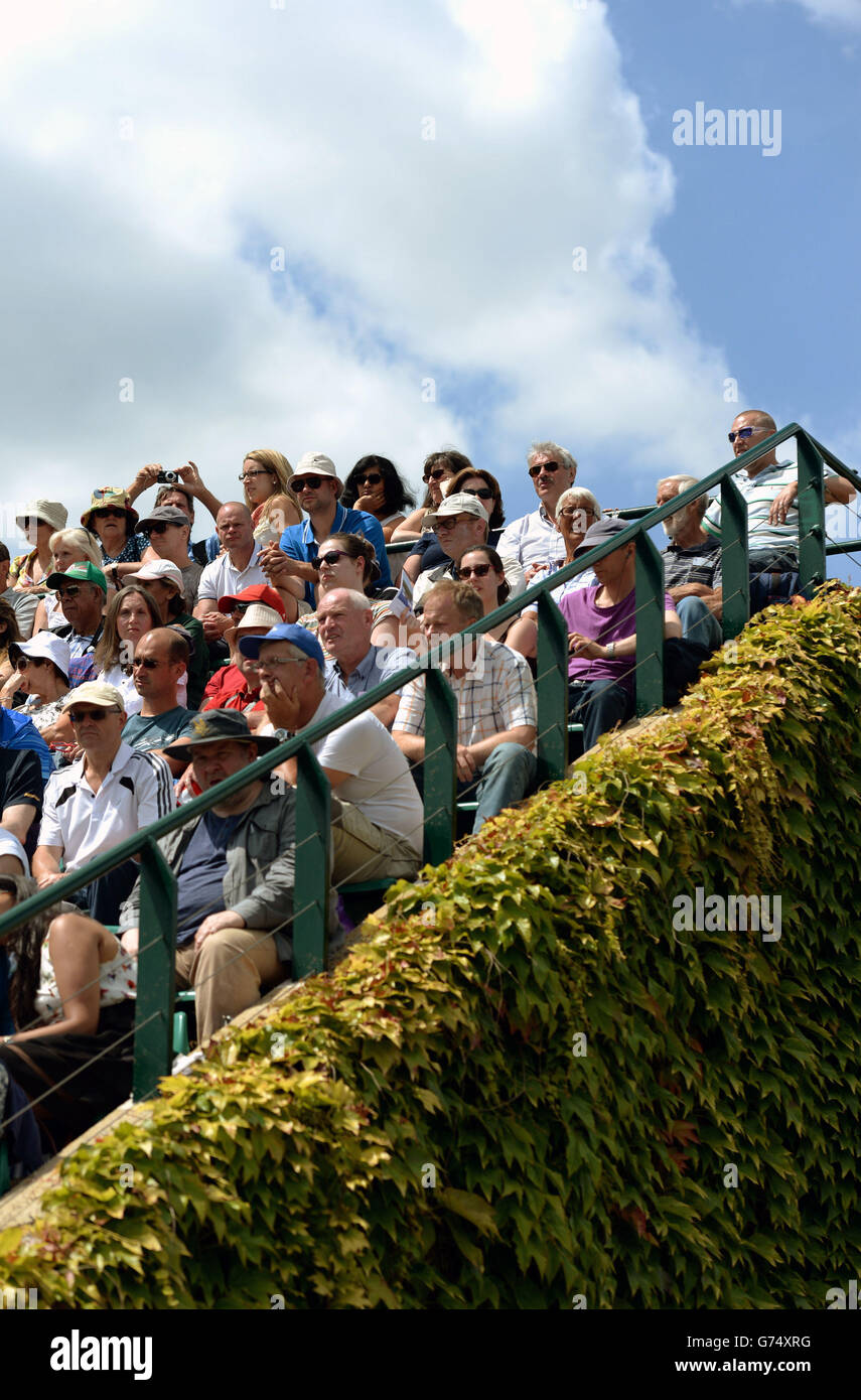 Spectators on court three hi-res stock photography and images - Alamy