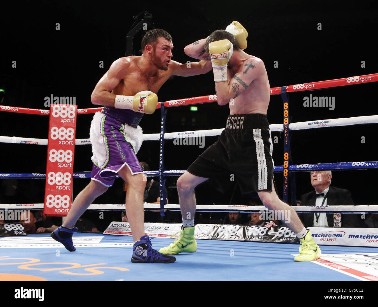 Celtic boxing hi-res stock photography and images - Alamy