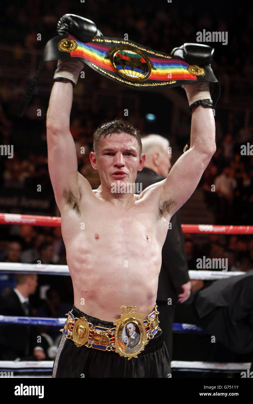 Willie Limond celebrates beating Curtis Woodhouse during the ...