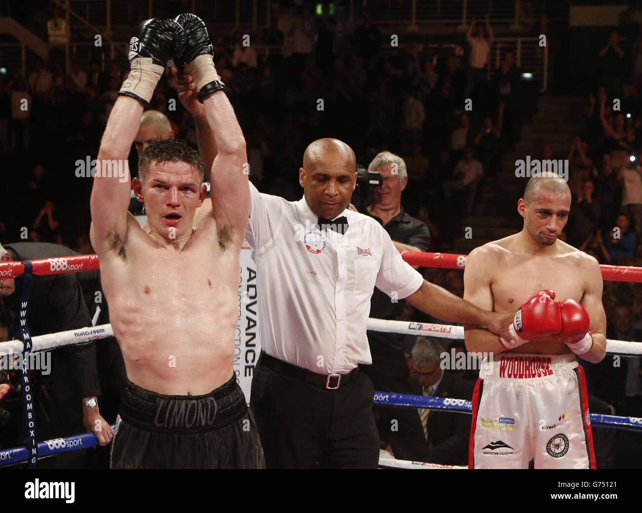 Willie Limond celebrates beating Curtis Woodhouse (right) during the ...