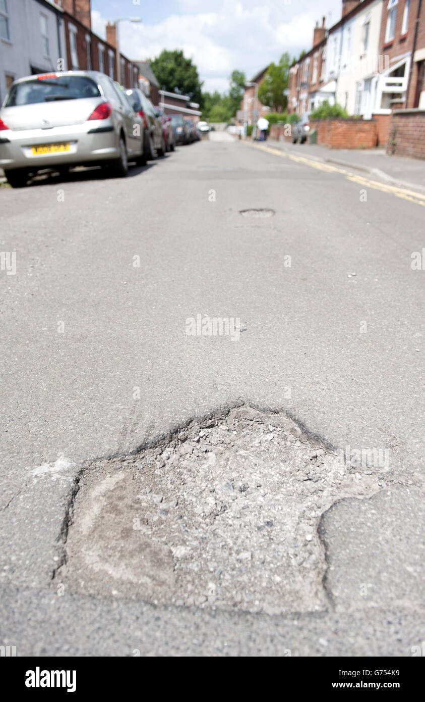 Pothole stock hi-res stock photography and images - Alamy