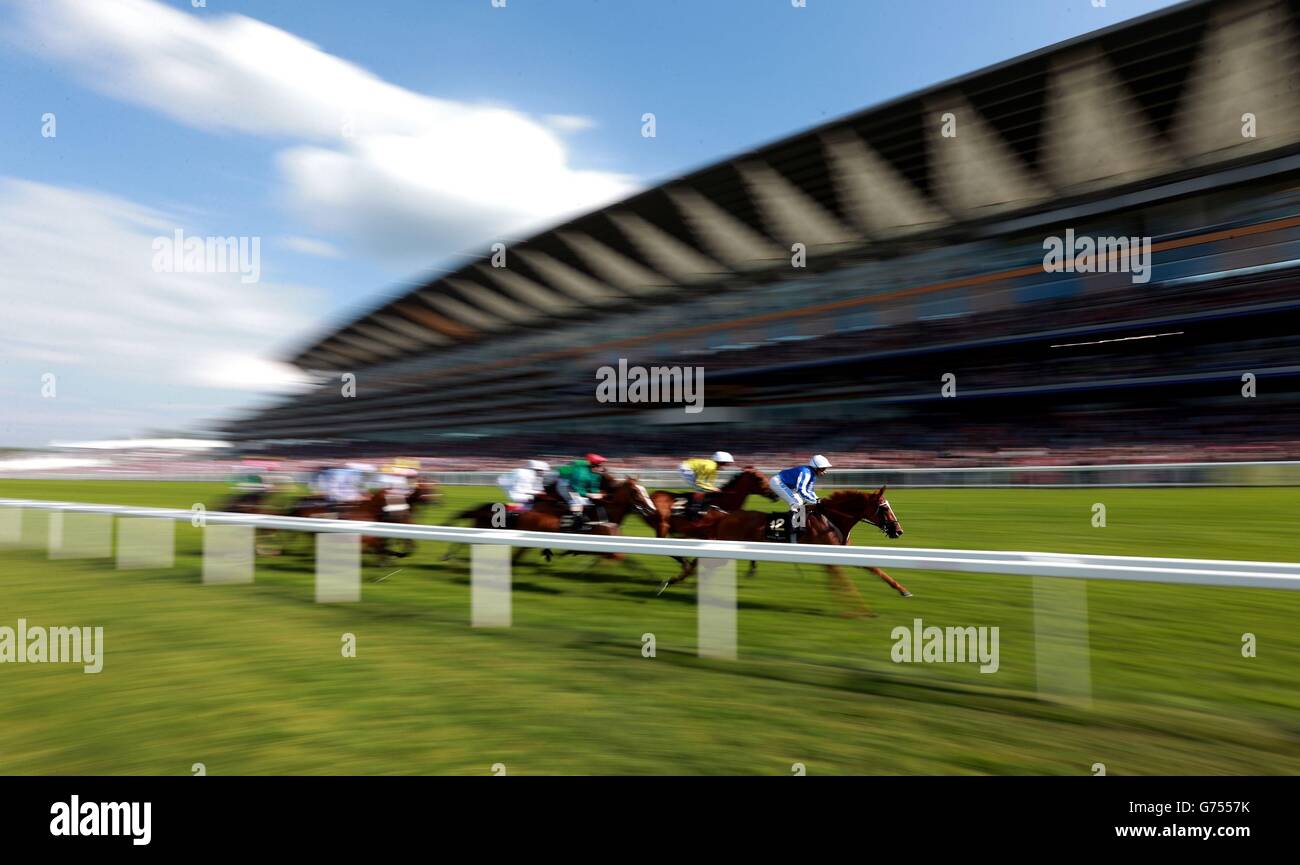 Gold Approach ridden by Silvestre De Sousa leads the early stages of ...