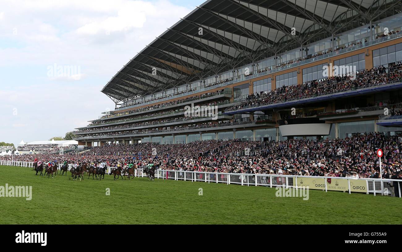 General view of the grandstand during royal ascot hi-res stock ...