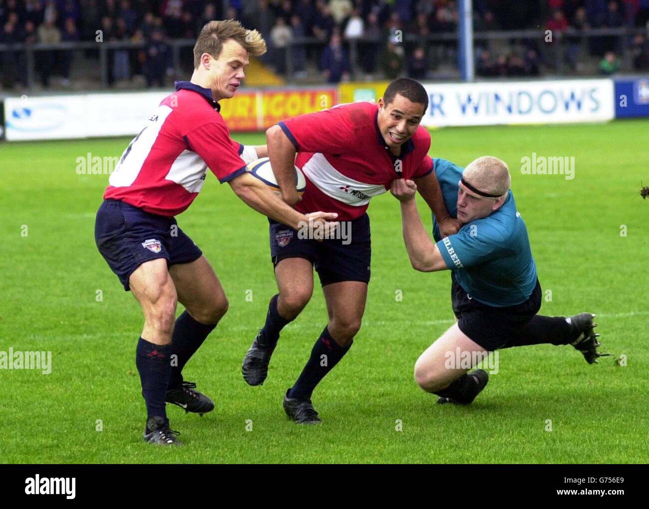 Bristol' Shogun's Shane Drahm releases the ball to Phil Christophers ...