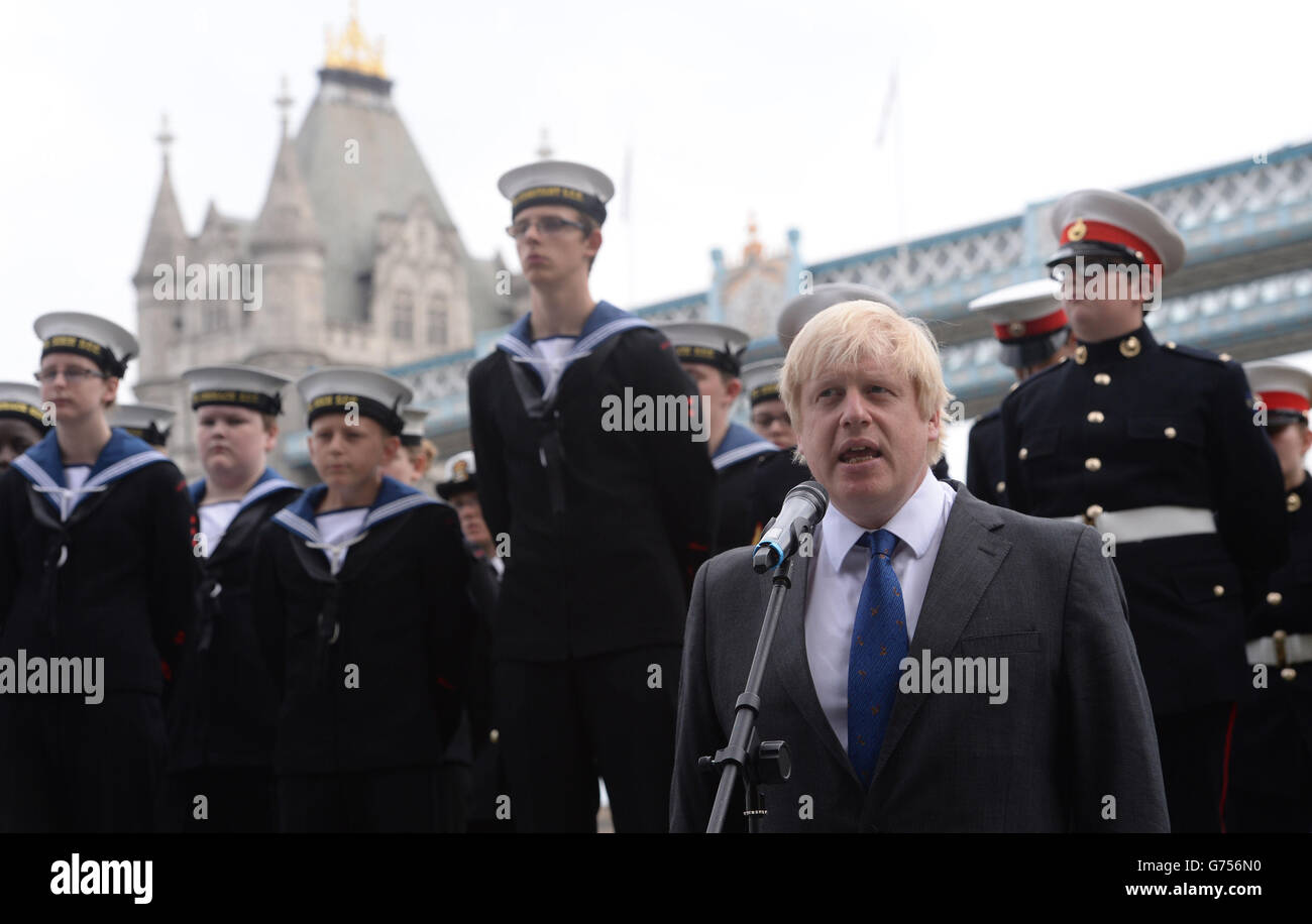 Raising flag hi-res stock photography and images - Alamy