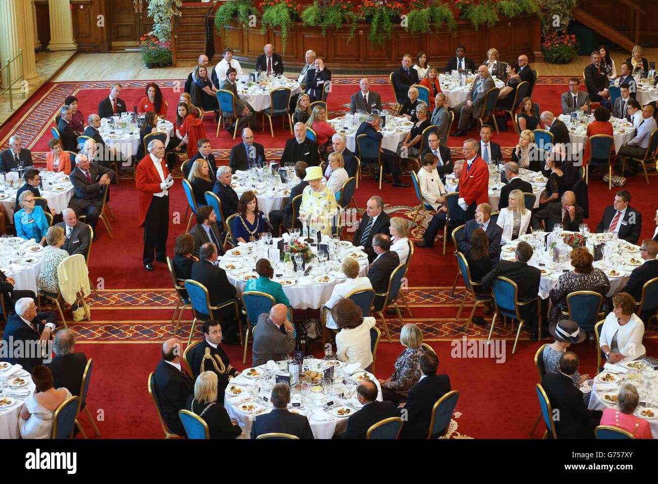 Queen elizabeth ii belfast city hall hi-res stock photography and ...