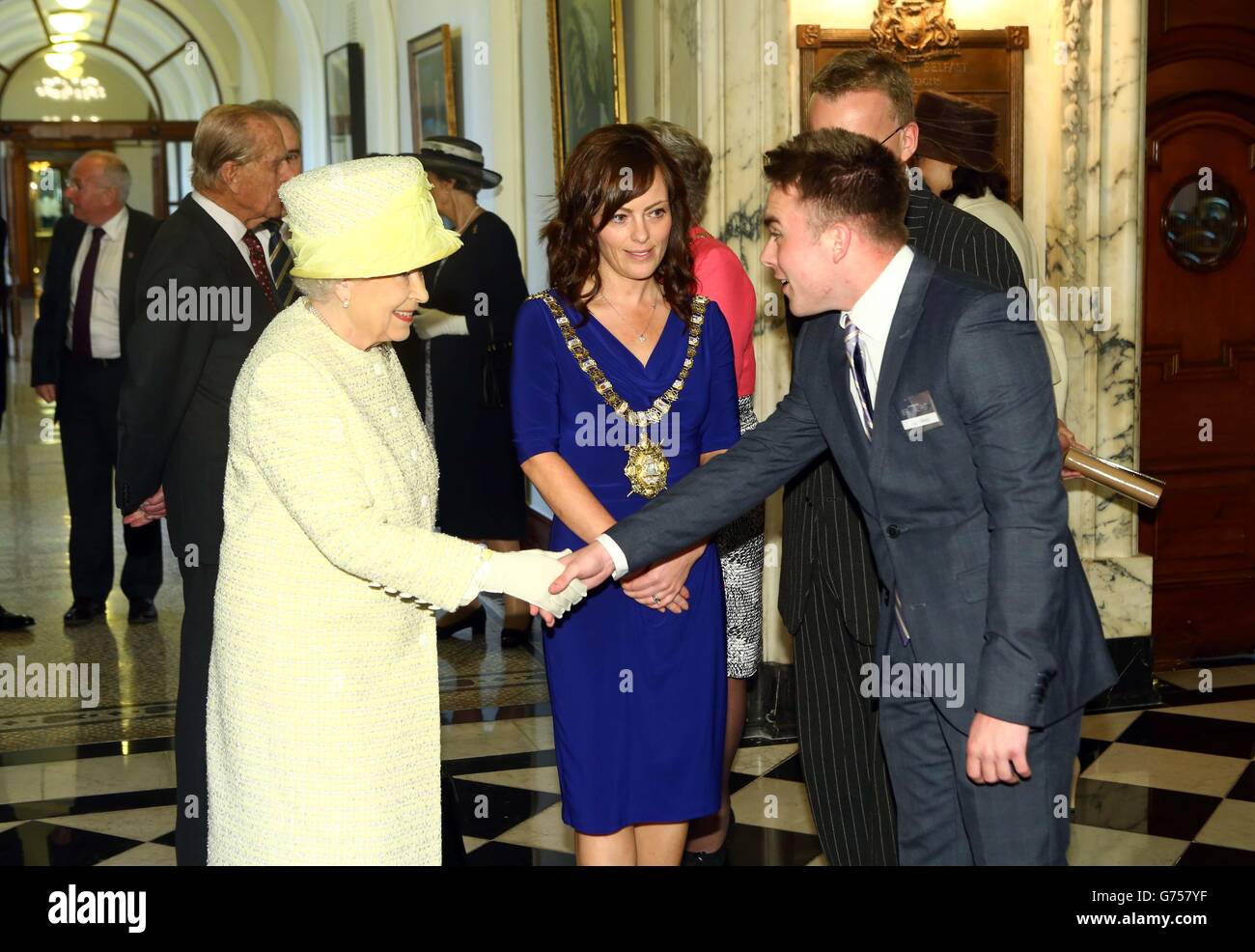 Queen elizabeth ii during visit to the belfast city hall hi-res stock ...