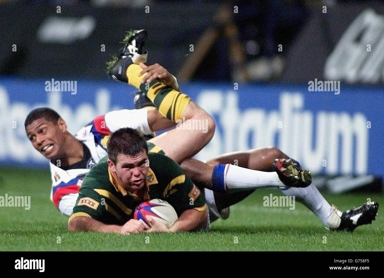 Great Britain's Leon Pryce challenges Australia's Jamie Lyon (front ...