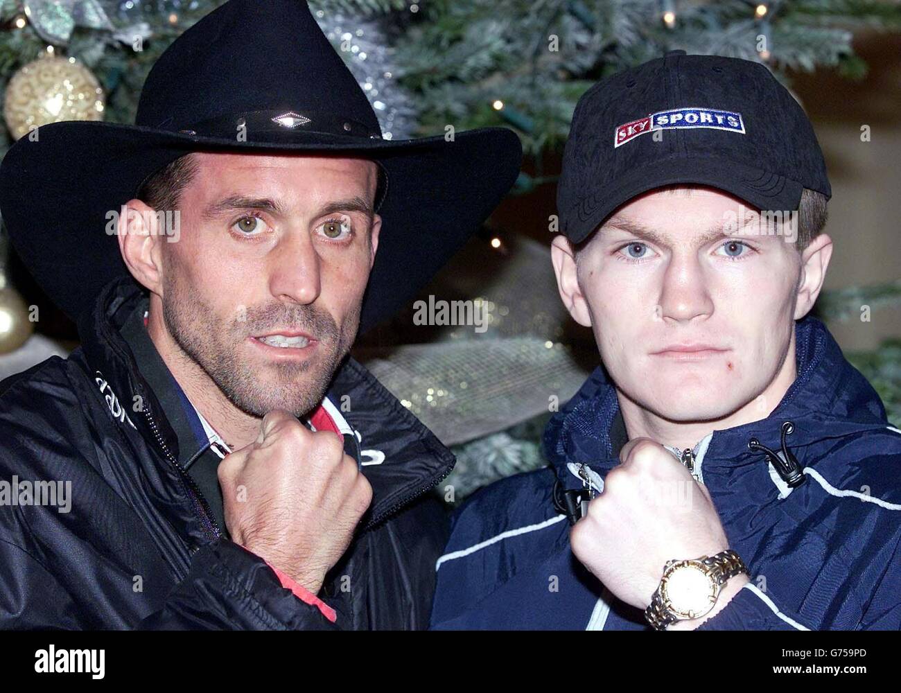 Manchester's Ricky Hatton (right) and challenger from Sydney, Australia ...