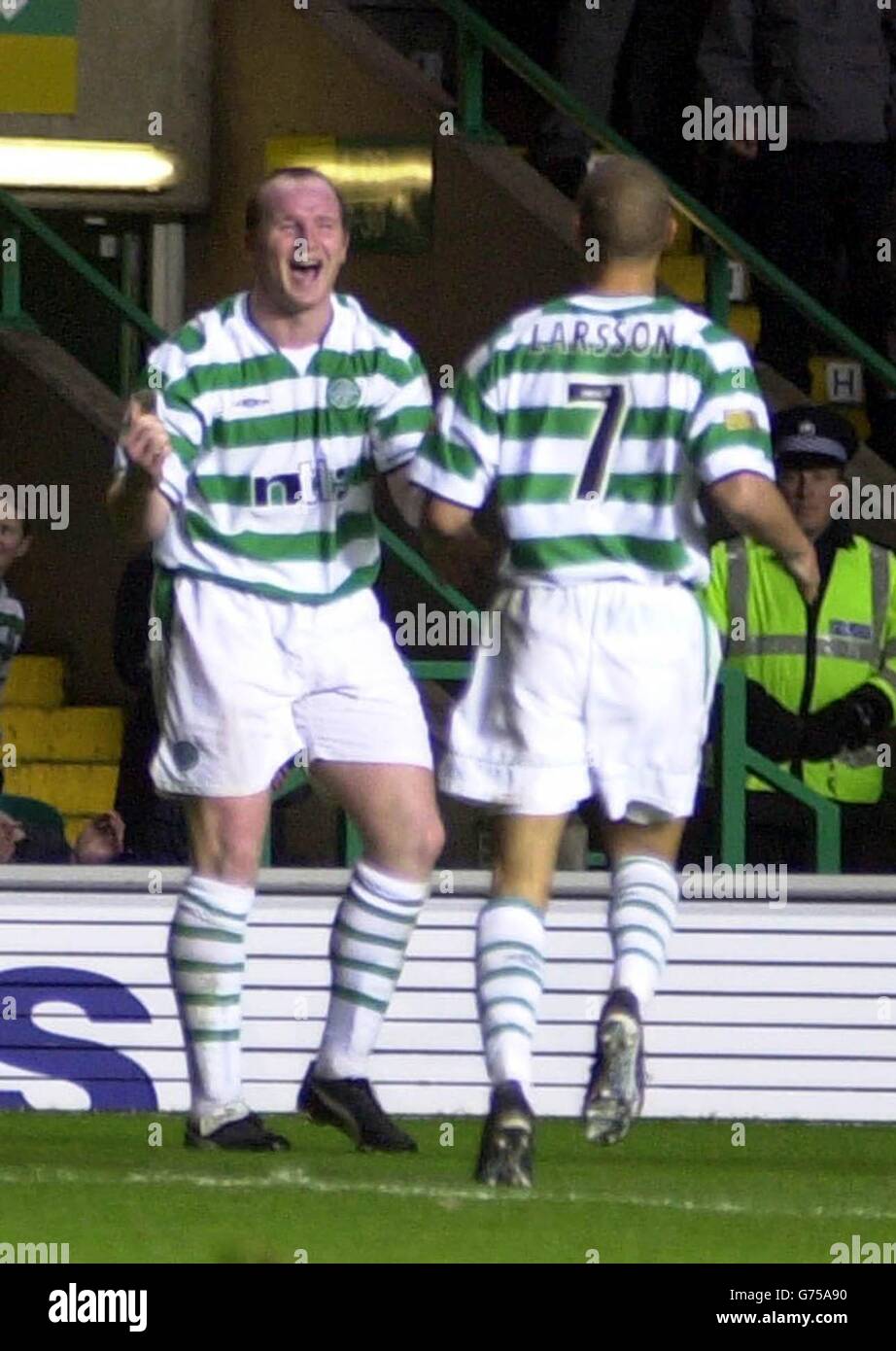 Celtic's John Hartson (facing) celebrates his first goal against Dundee ...