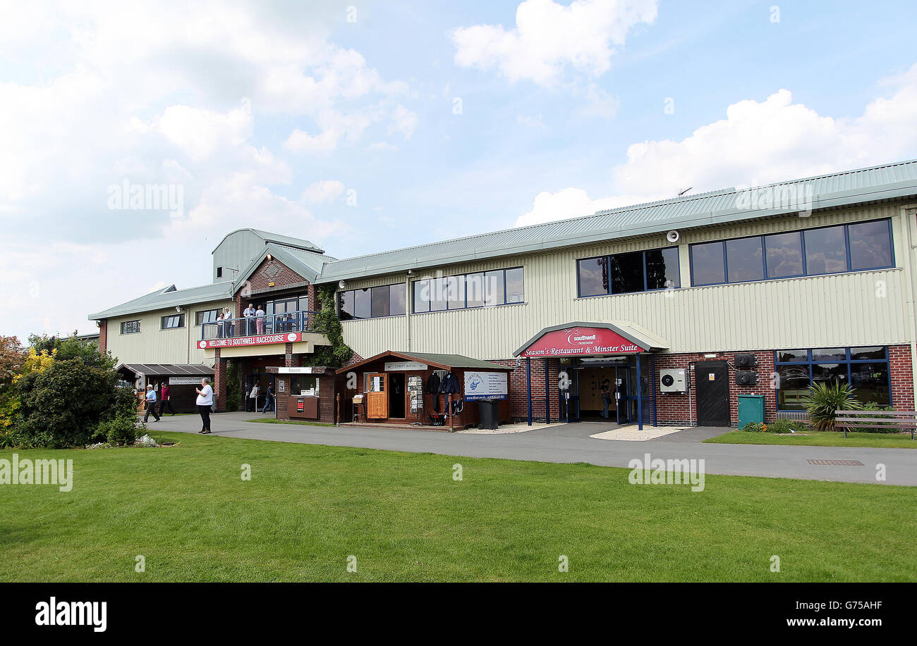 Horse racing southwell racecourse hi-res stock photography and images ...