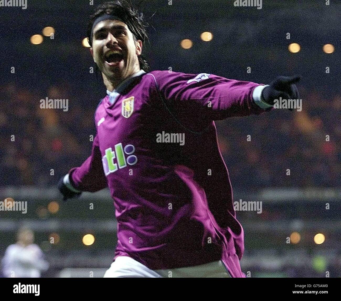 Aston Villa's Juan Pablo Angel celebrates his second and the winning ...