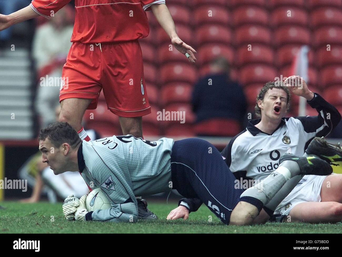 Manchester soccer football goal keeper hi-res stock photography and ...
