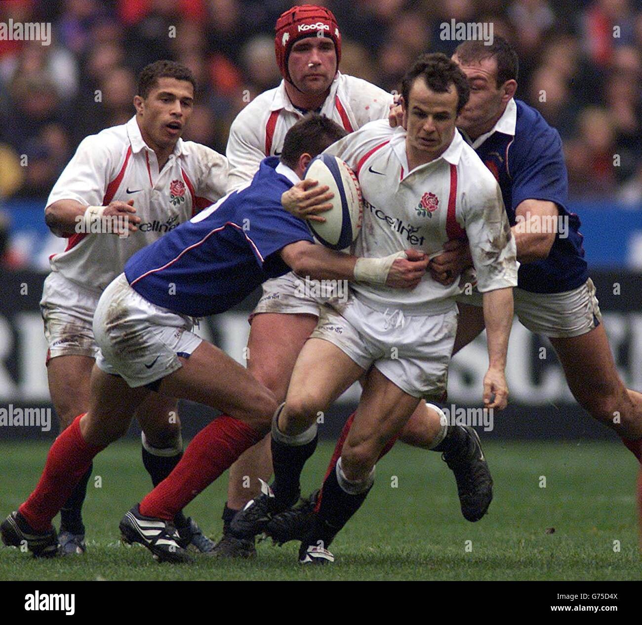England's Austin Healey (centre) surges forward with support from Jason ...