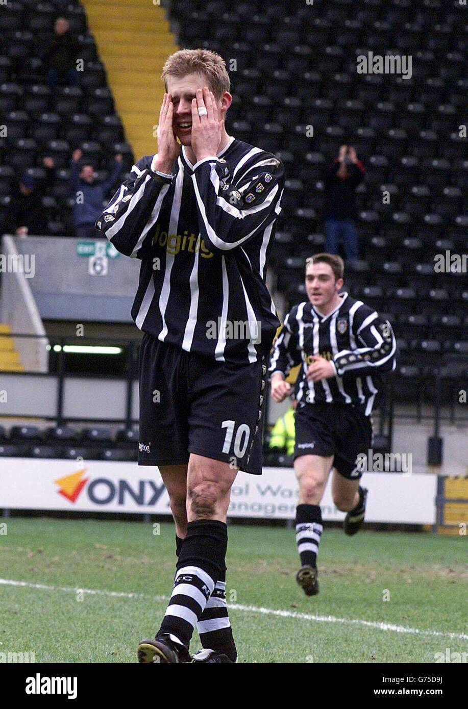 Notts county v tranmere division 2 hi-res stock photography and images ...