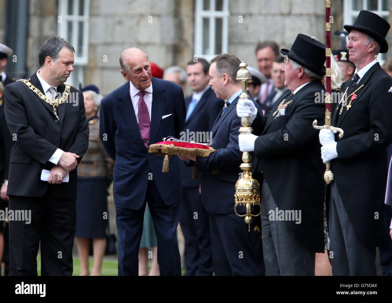 Ceremony of the keys holyroodhouse hi-res stock photography and images ...