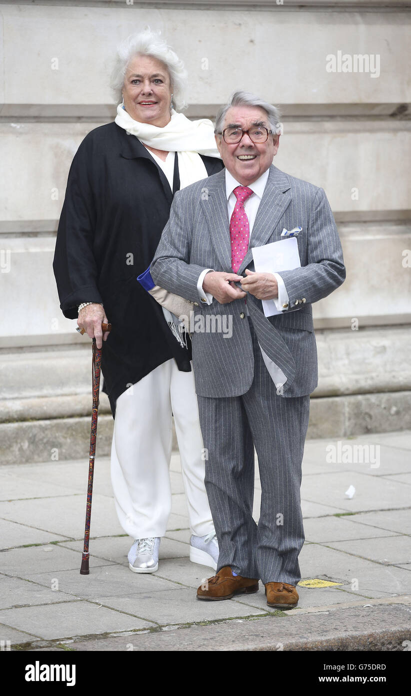 Ronnie Corbett and his wife Anne Hart arrive at the FCO building in ...