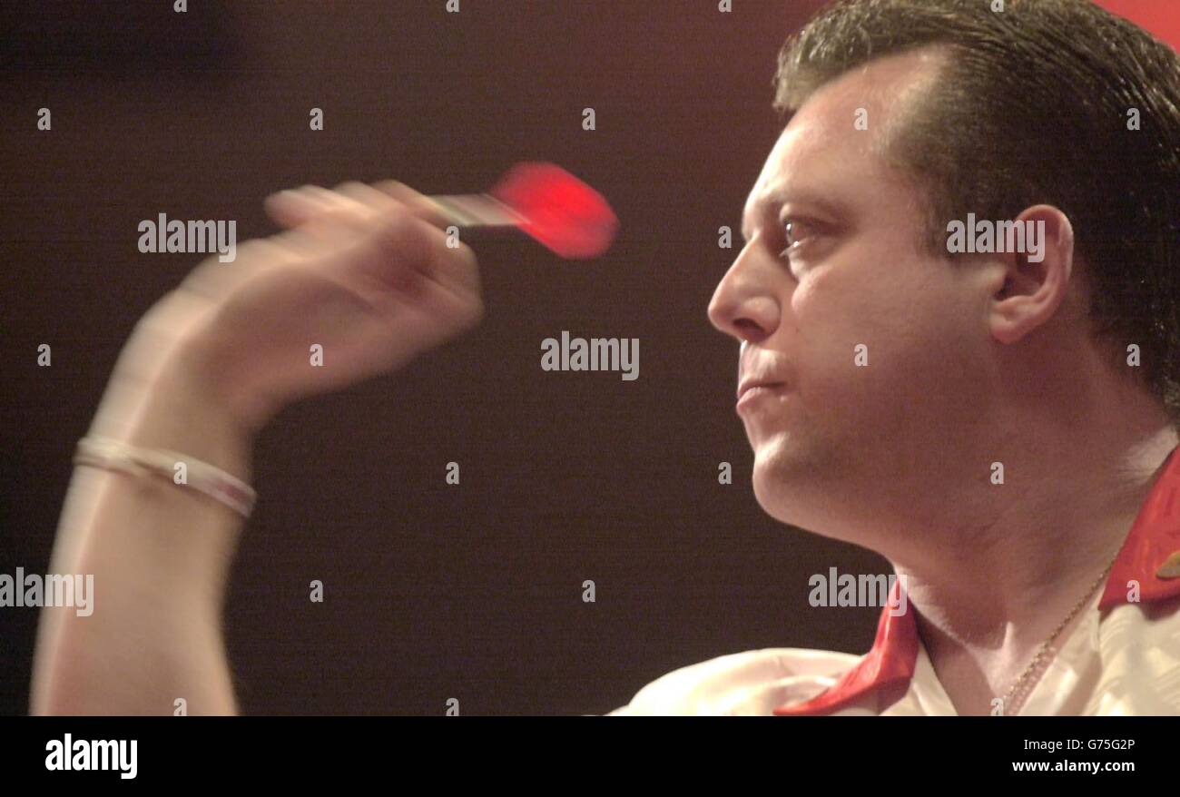 Colin monk darts hi-res stock photography and images - Alamy