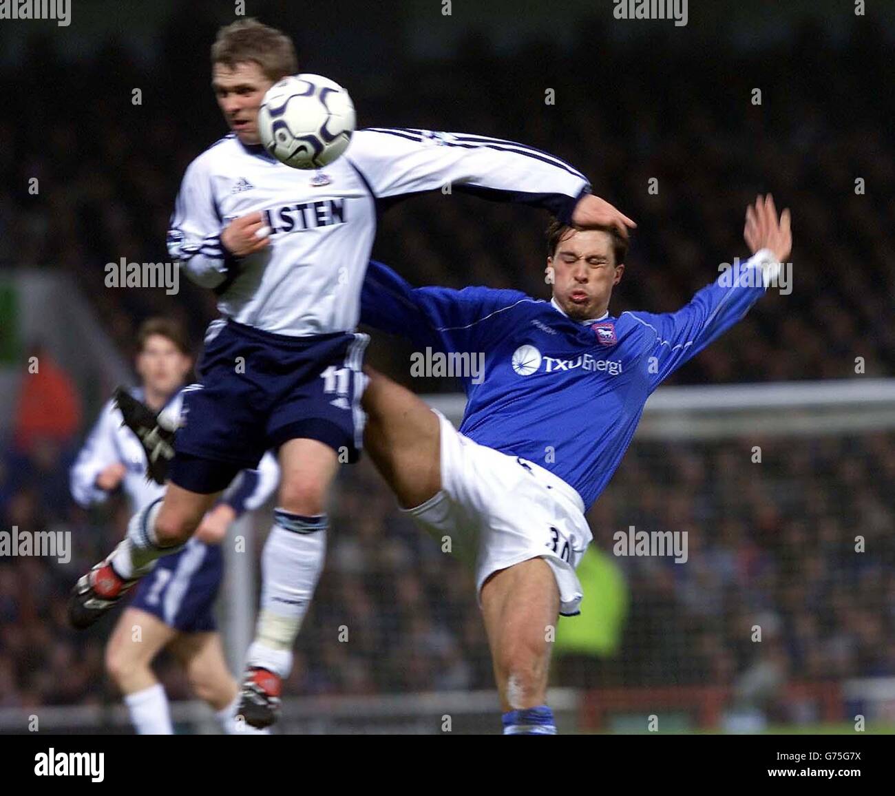 Ipswich Town's Martijn Reuser (R) and Tottenham Hotspurs' Sergei Rebrov ...