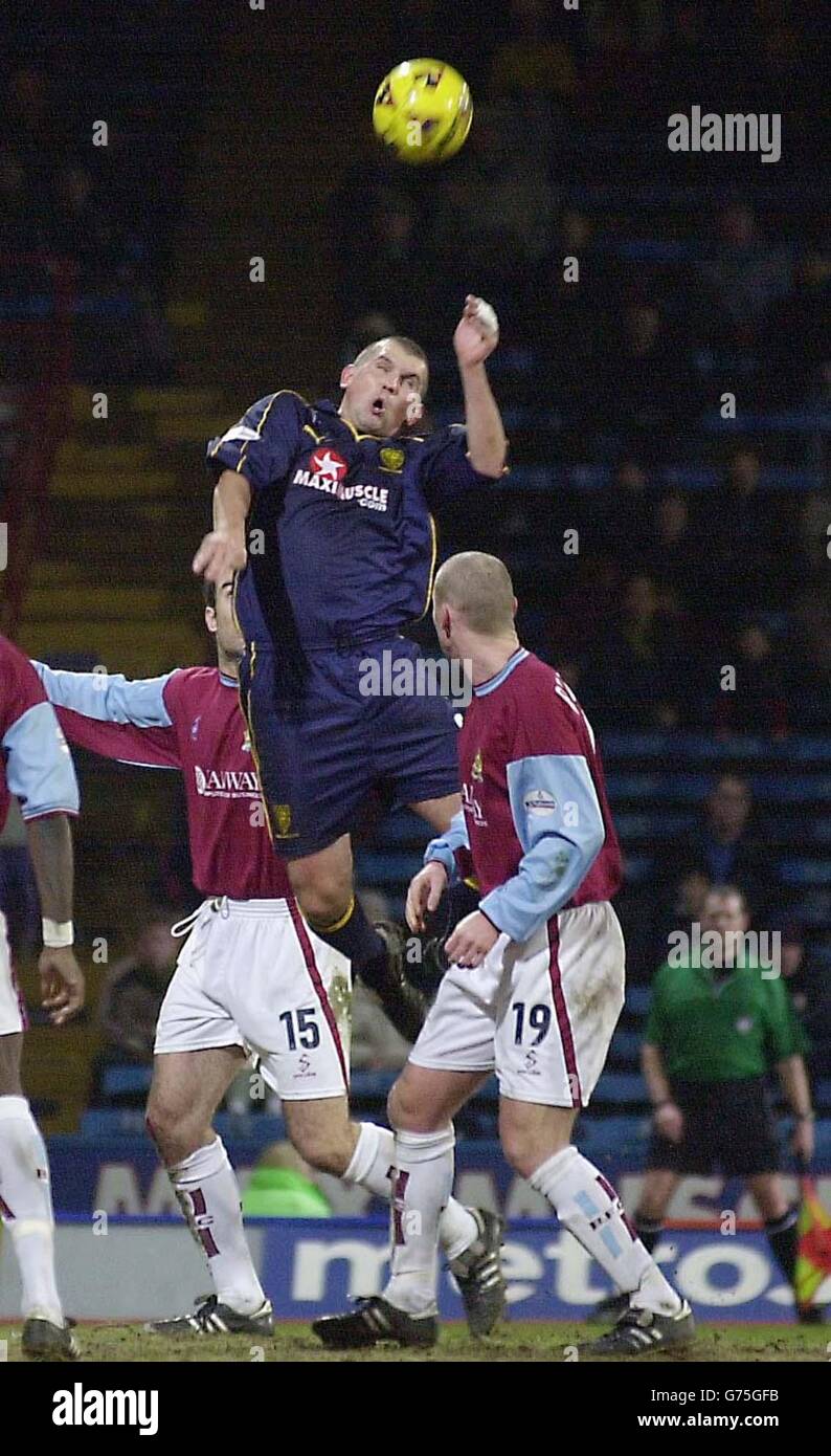 Sport football action neil shipperley hi-res stock photography and ...