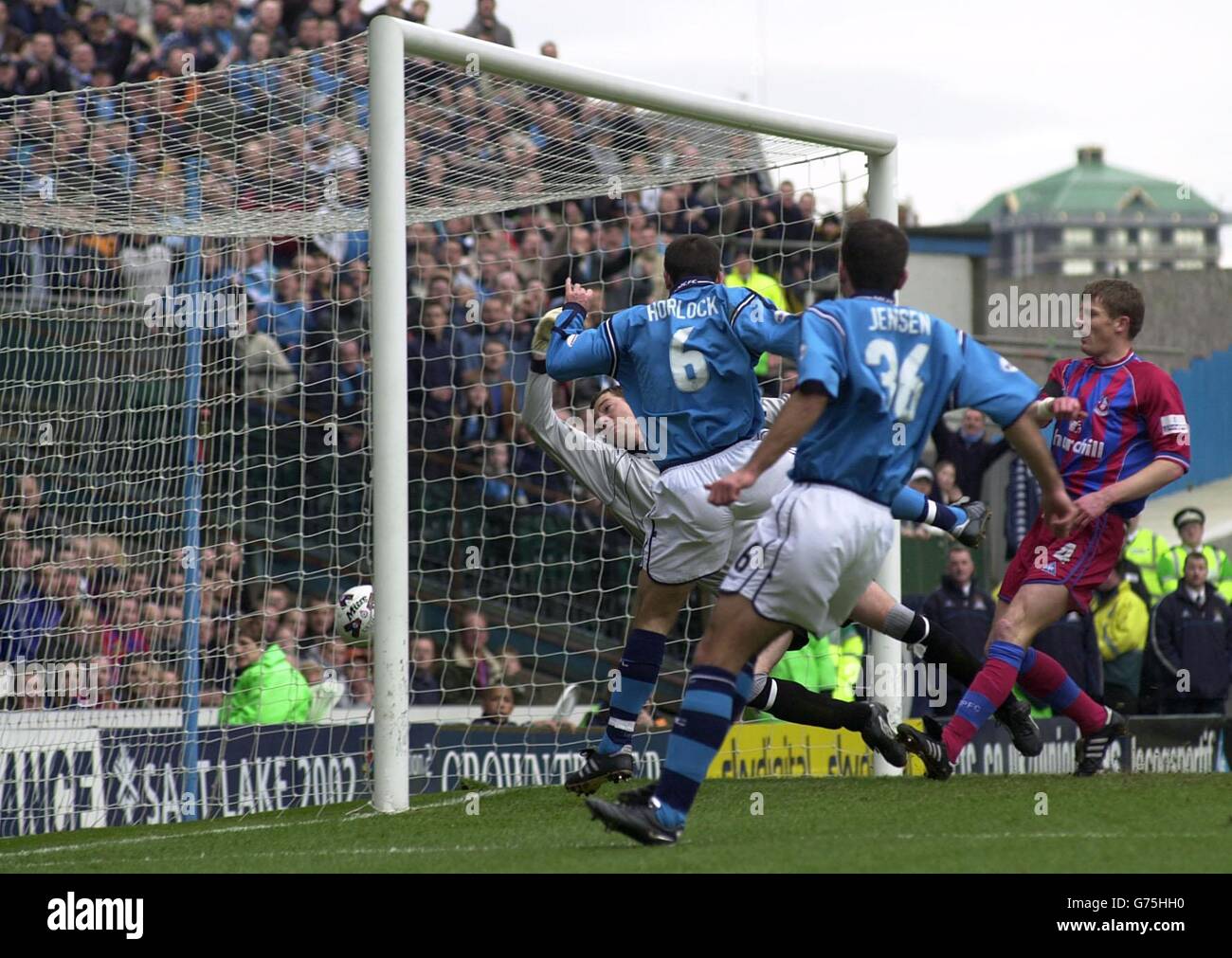 Manchester City's Kevin Horlock (second from left) scores the opening ...
